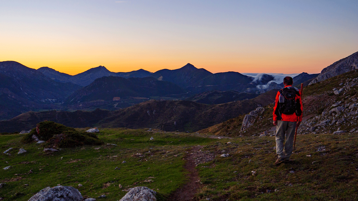 Una cumbre frente a Peña Ubiña