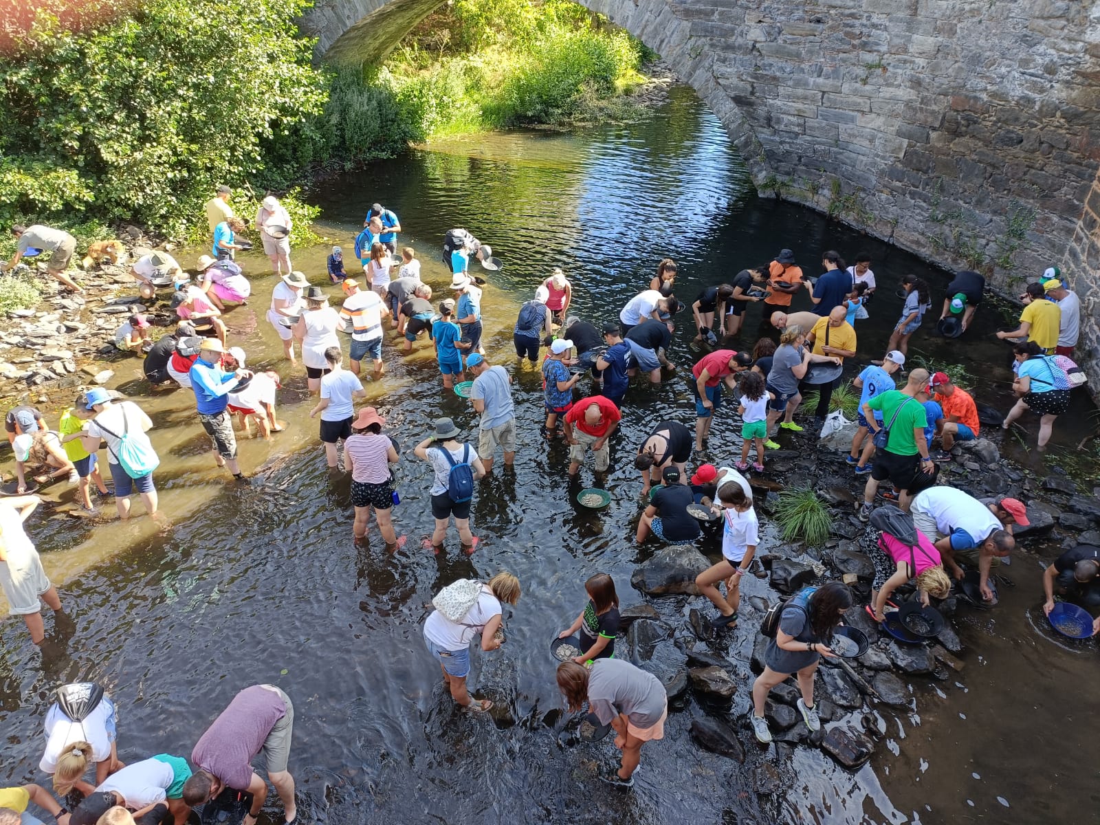 La participación se triplica en el Bateo de Oro de Torre del Bierzo