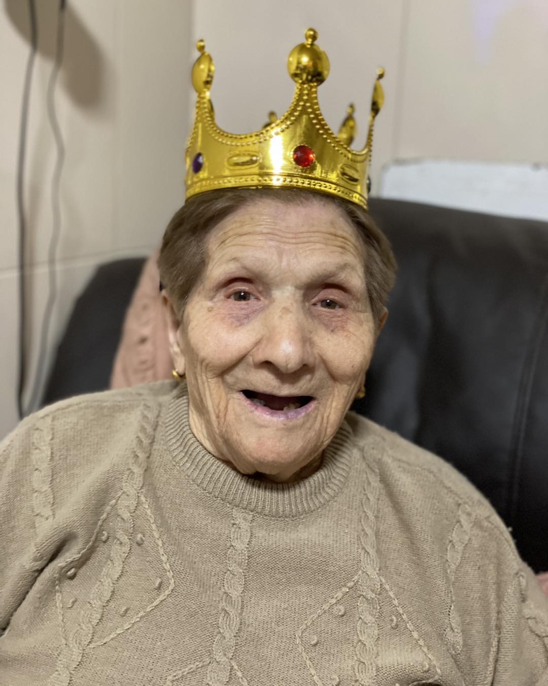 Arganza felicita a su centenaria, Benita Vega