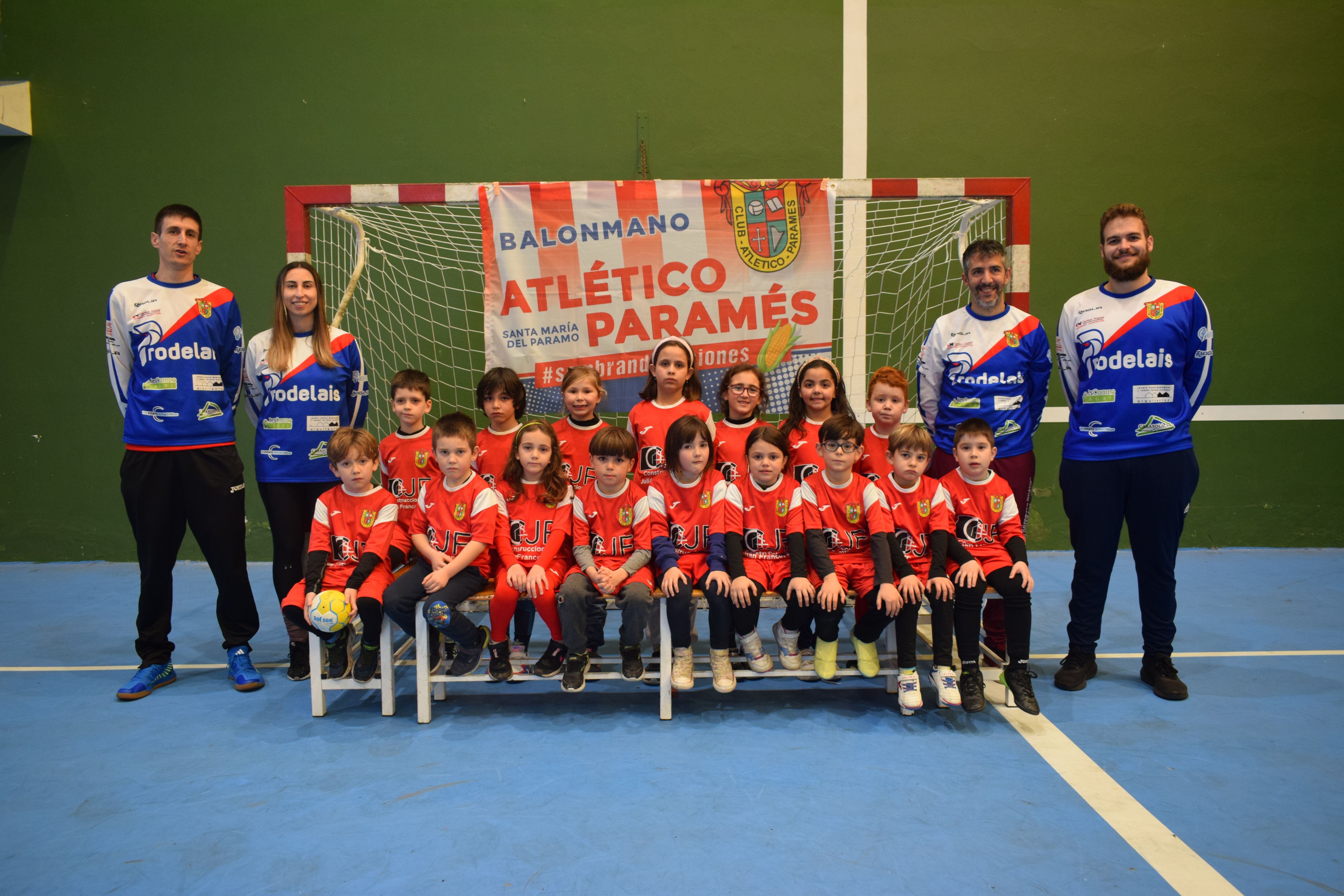 Atlético Paramés: 'Creando cantera de balonmano en el Páramo'