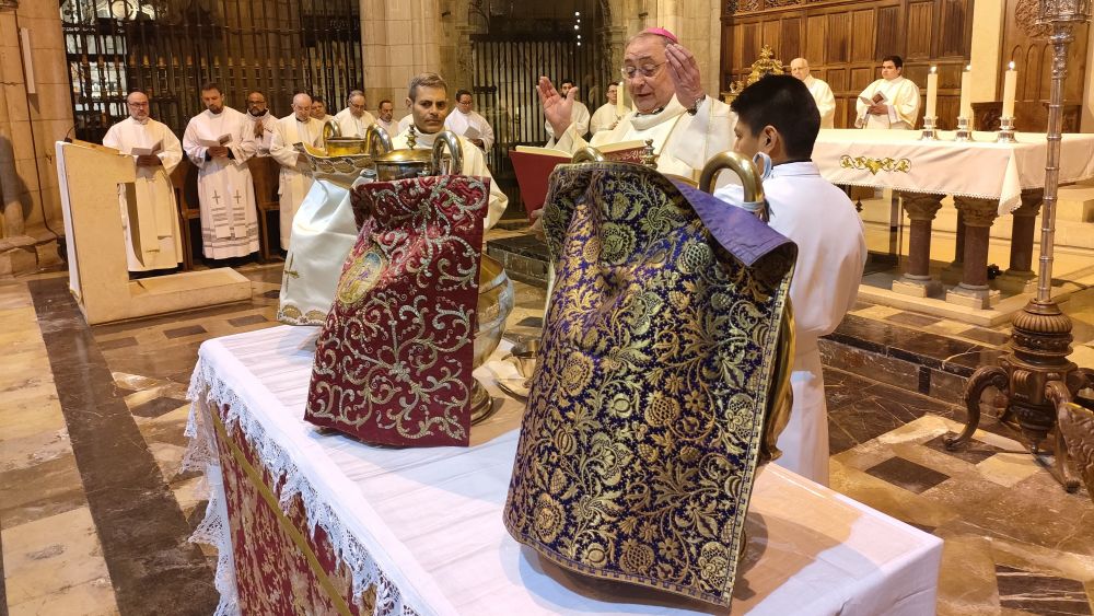 Los presbíteros y diáconos de la Diócesis de León renuevan sus promesas ...