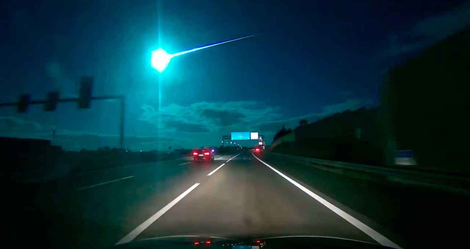 Una bola de luz atraviesa la Península y se avista desde León