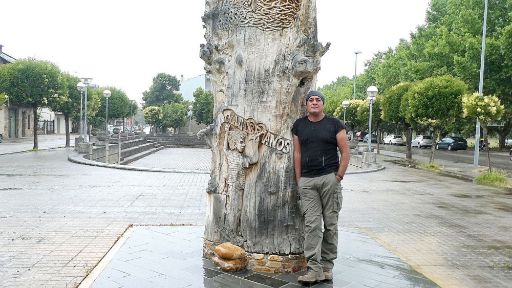 Rixo, de nombre propio Víctor Lobato, es todo un monumental artista