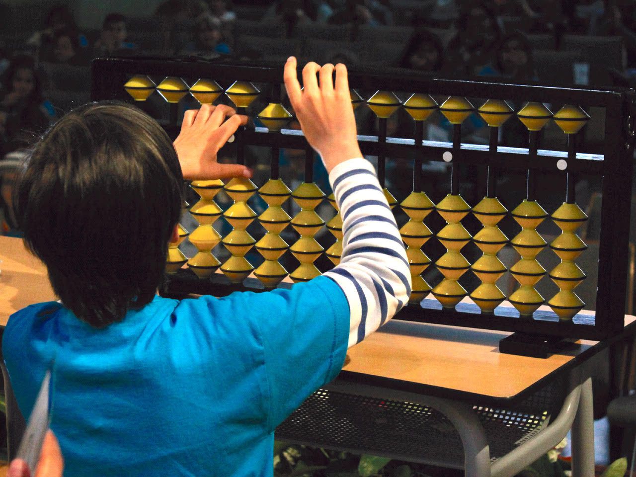Más allá de la enseñanza ‘artificial’: Los niños aprenden jugando (y funciona) con Abacus Innova