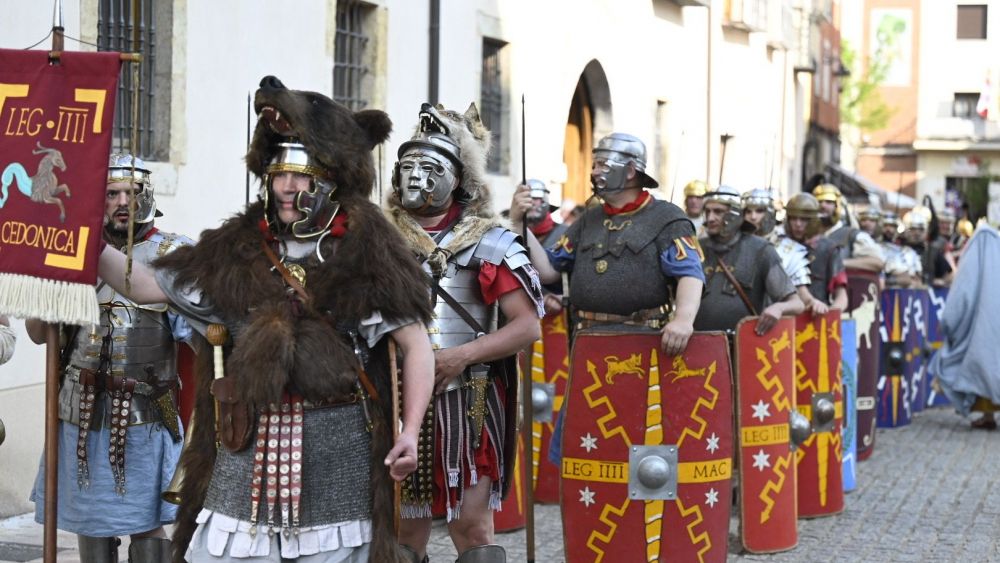 La Legio VII Gémina desfila por el centro de León