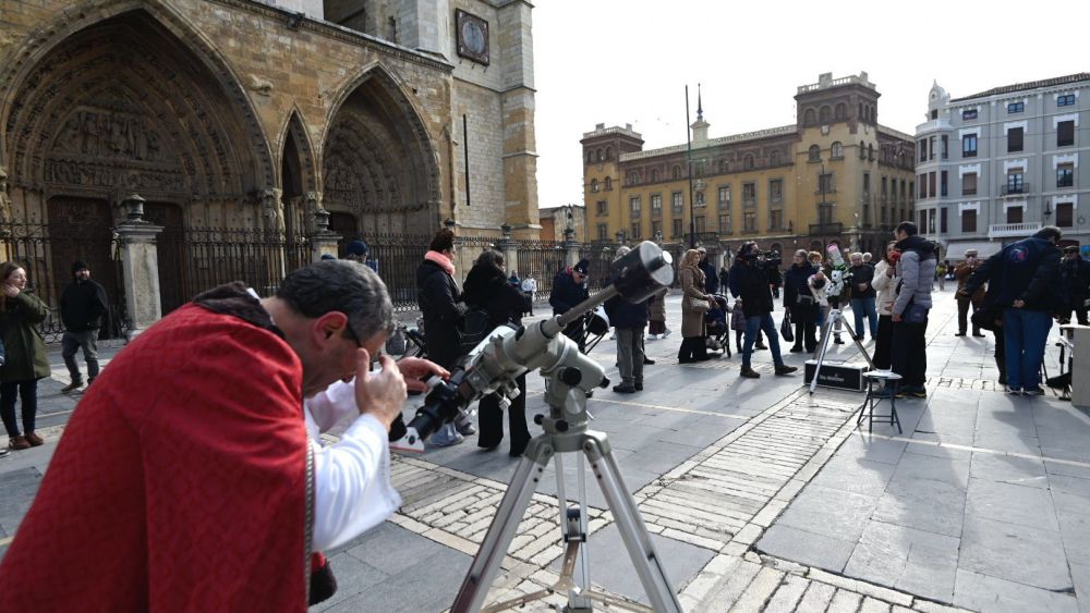León se prepara para el eclipse solar del 12 de agosto con una ...