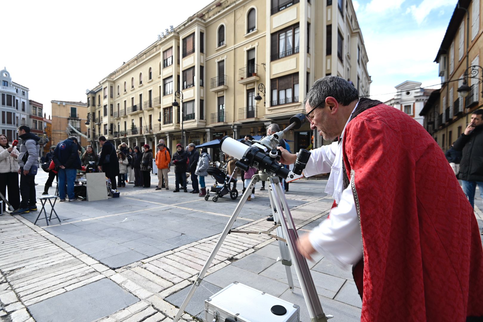 León se prepara para el eclipse solar del 12 de agosto con una ...