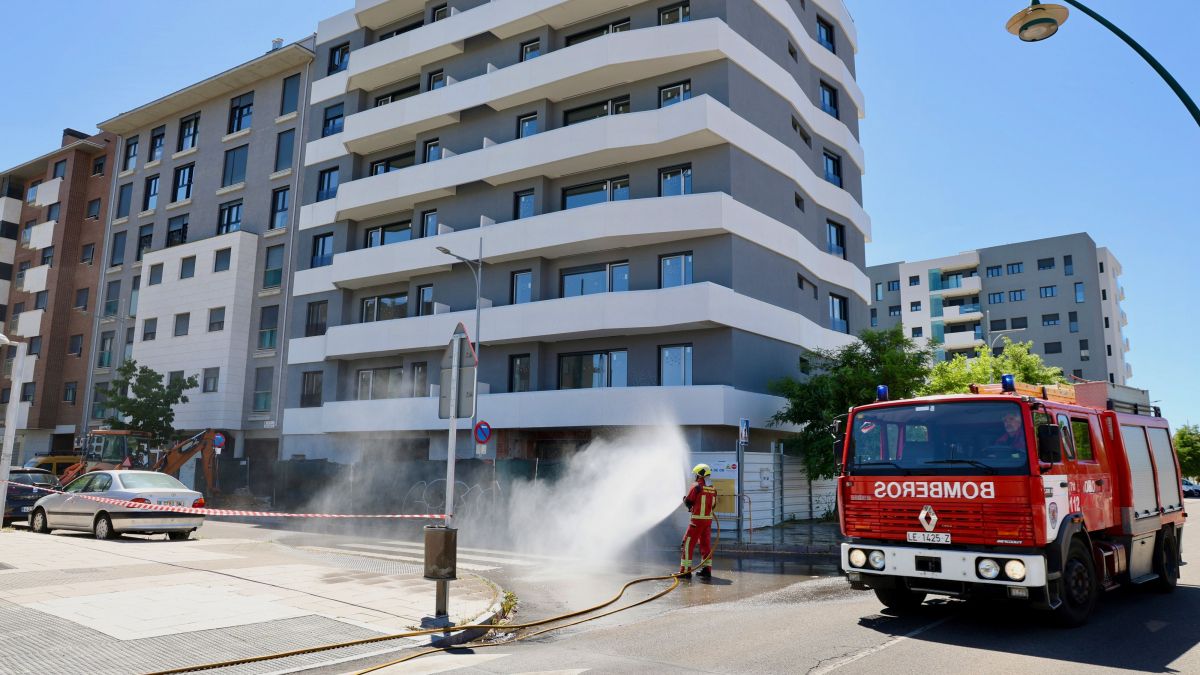 Susto en La Palomera al romper una excavadora una tubería de gas