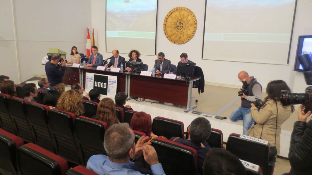 La Uned inaugura el curso y mantiene las matrículas con cerca de 2.000 ...