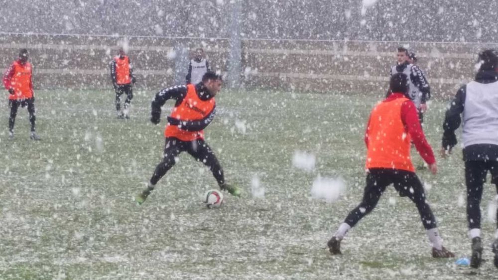 Un Rival Atascado Un Campo Gafado Un Rival Atascado Un Campo Gafado