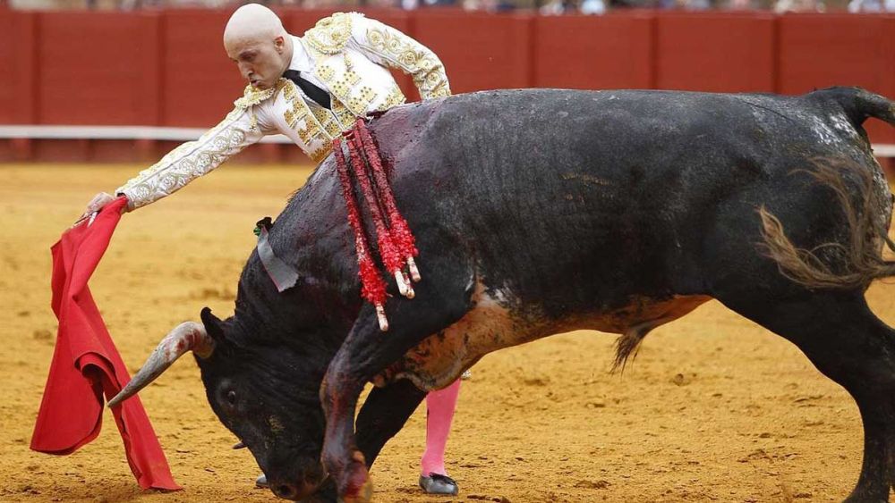 Castaño mató tres miuras