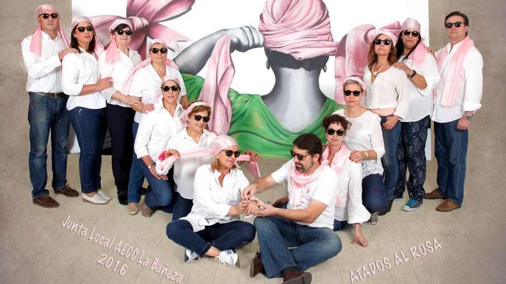 La AECC bañezana 'se ata al rosa'