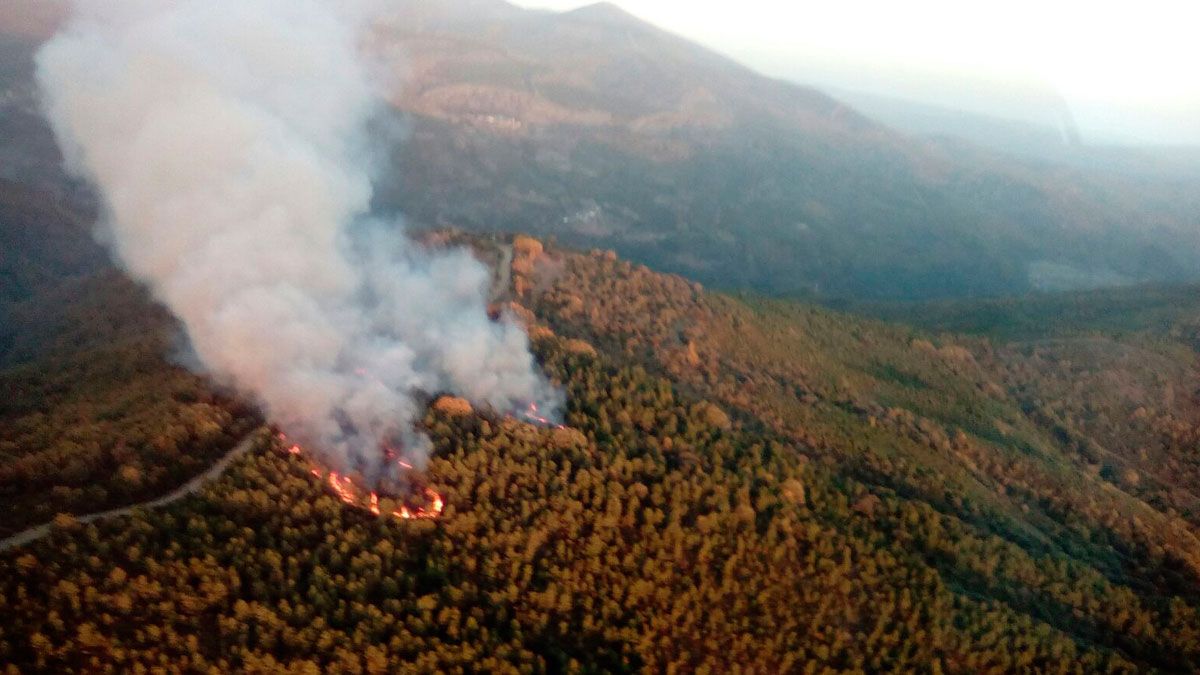 El incendio de Las Médulas sigue activo con buena evolución y el de ...