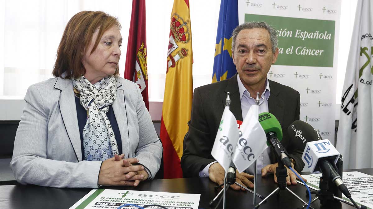 "No me consta que en el tratamiento de esta enfermedad se restrinja ni ...