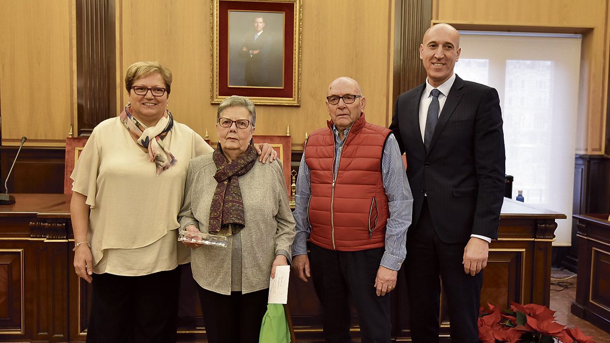 Homenaje de la capital a los 65 años del matrimonio de Constantino y Marina